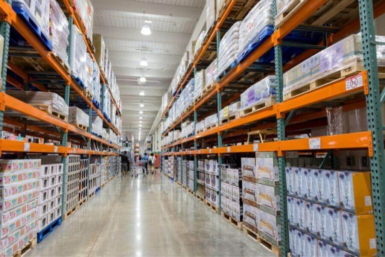 10 Main Differences: Wholesale vs. Retail | Simple Global